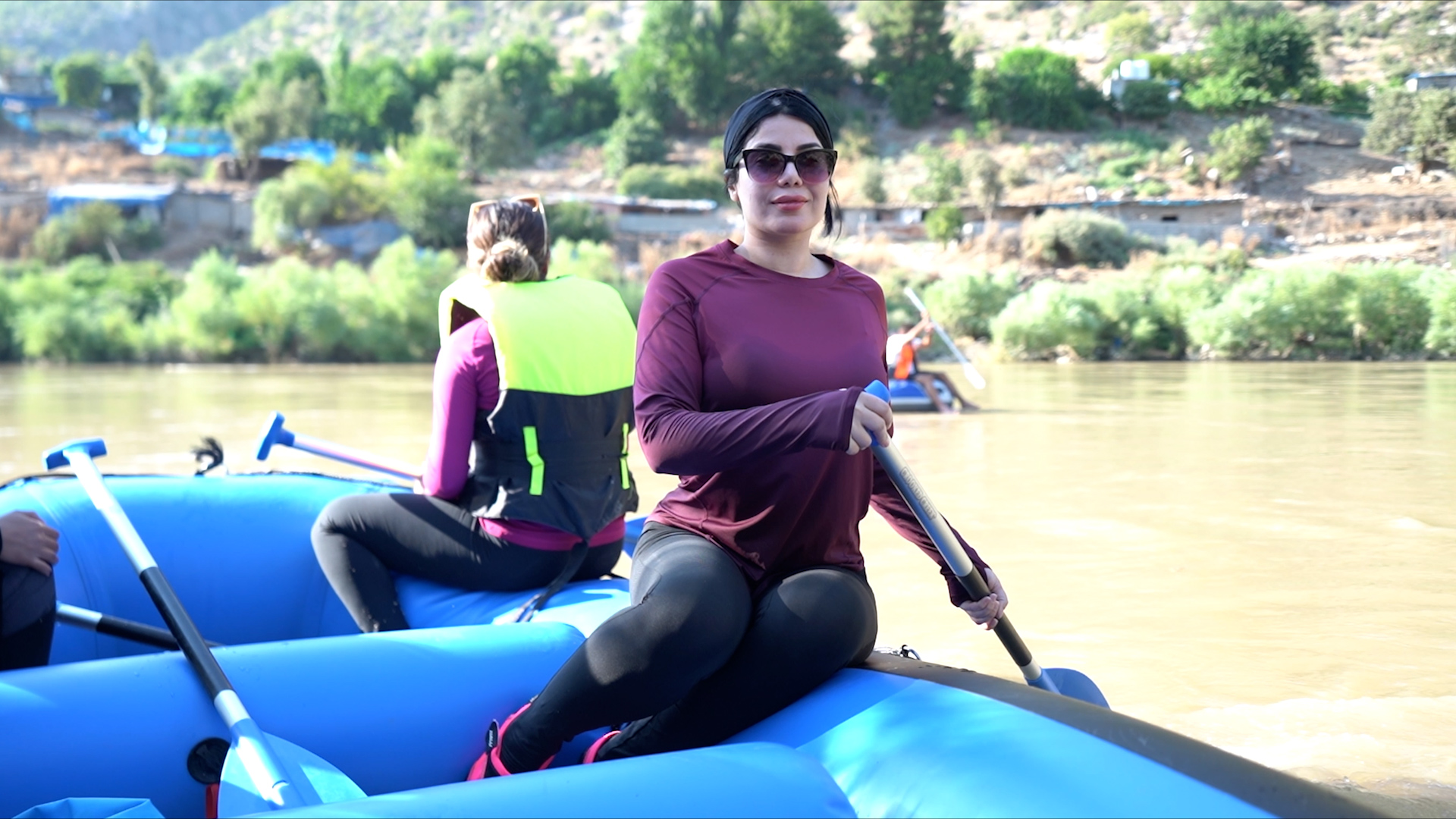 بەڤیدیۆ؛ یاریی رافتینگ لە گەلی باڵندا - AVA News