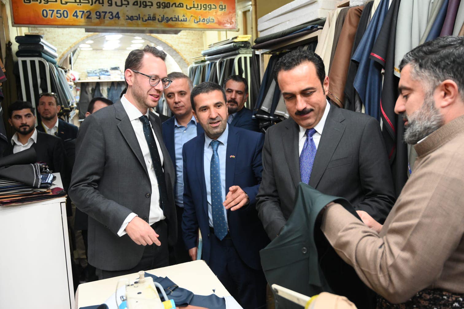 کونسوڵی بەریتانیا جلی کوردی بۆ جەژنی نەورۆز بە دوورین دەدات Ava News