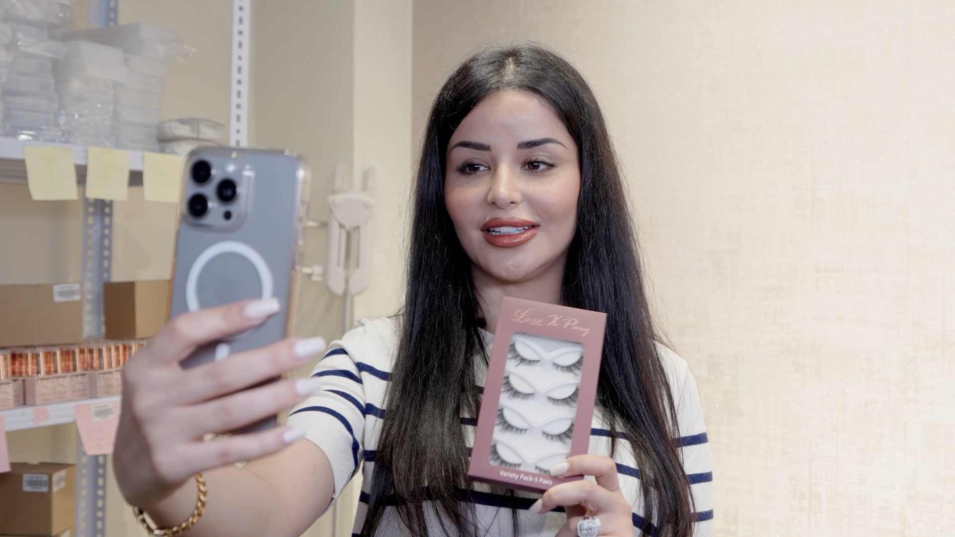 کچانی دهۆک ڕوو لە بازرگانیکردن لەڕێگای ئۆنلاین دەکەن - AVA News