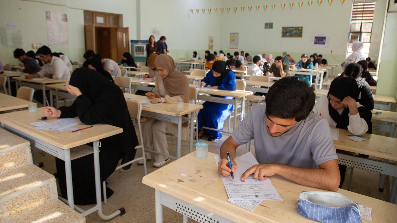وەزیری پەروەردە: هەر قوتابییەك وێنەی پرسیارەكانی پۆلی 12 بگرێت بە دوو خولەك ئاشكرای دەكەین - AVA ...
