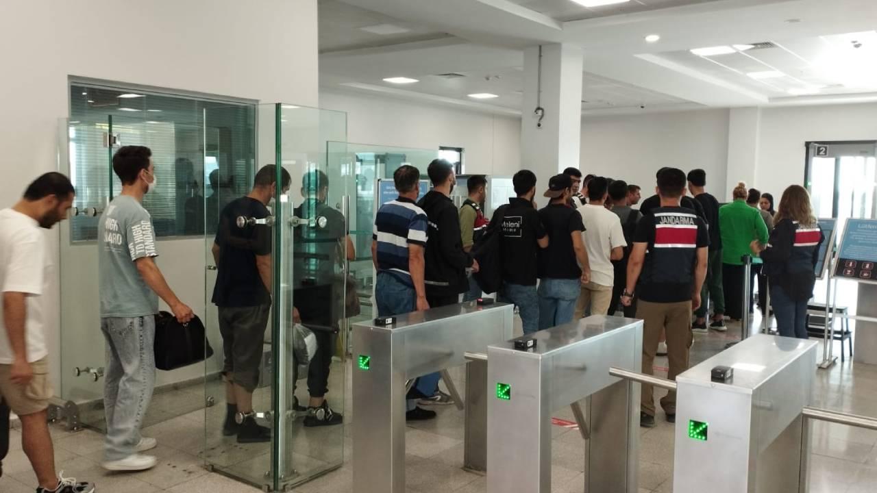 لە تورکیا 1177 کۆچبەری نایاسایی دەستگیرکران - AVA News