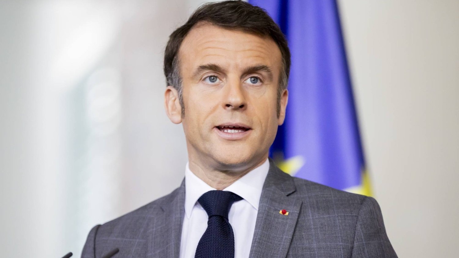 سەرۆکی فەڕەنسا هۆشداری لەبارەی 'شەڕی ناوخۆ' دەدات - AVA News